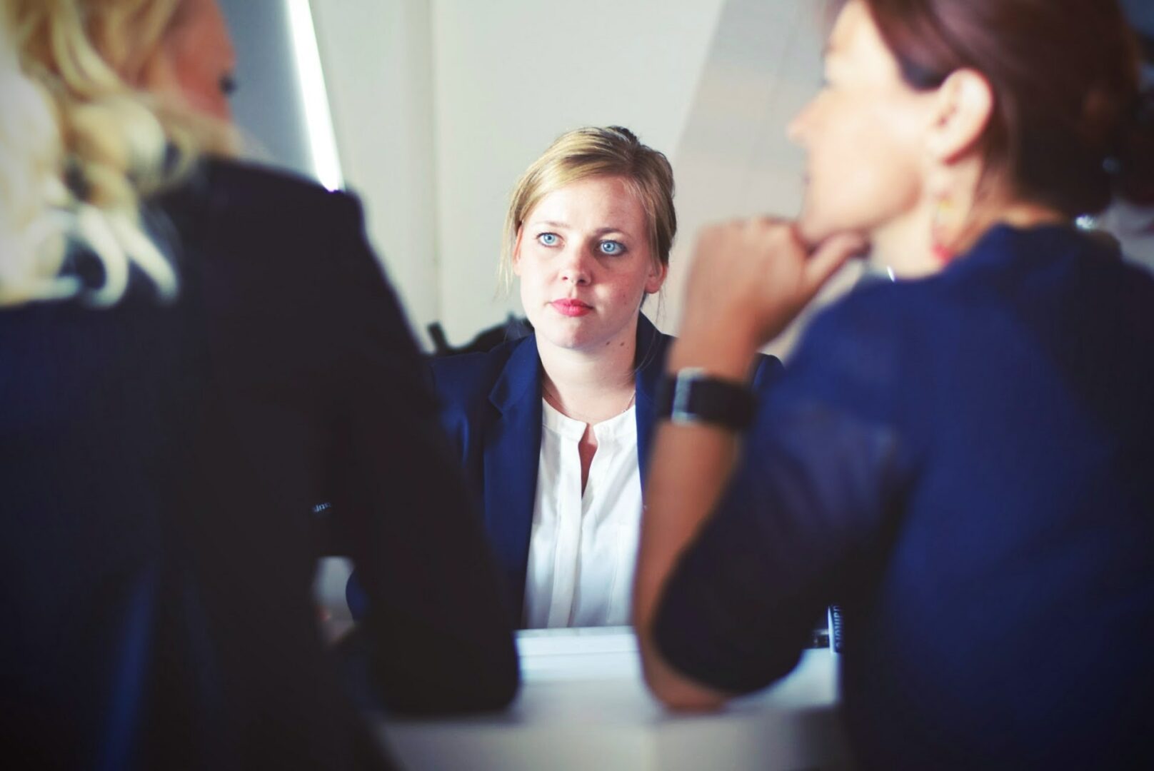 Når kan arbeidsgiver permittere en arbeidstaker? - Advokat Berg ...